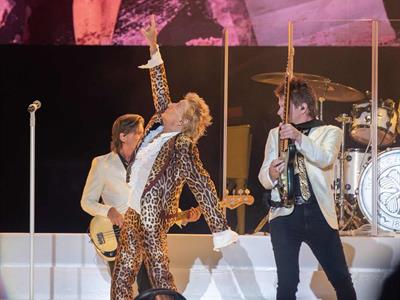 Rod Stewart brinda una descarga de rock y clásicos de la música - Disco 89